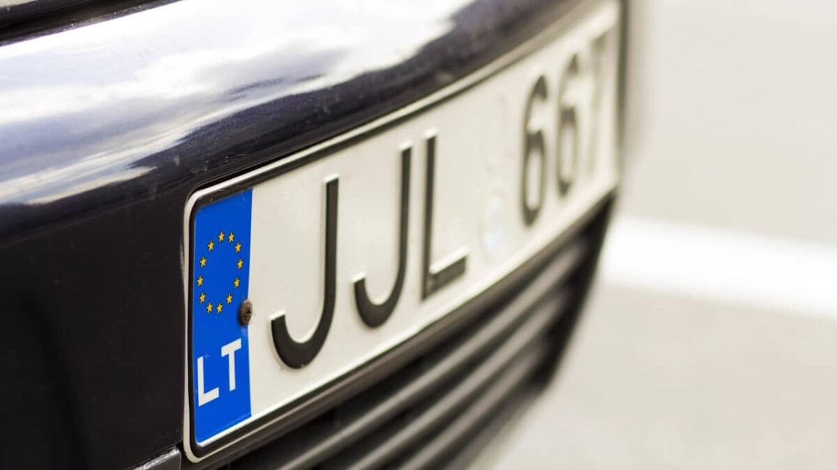 Plaques auto en France : normes, formats et erreurs à éviter