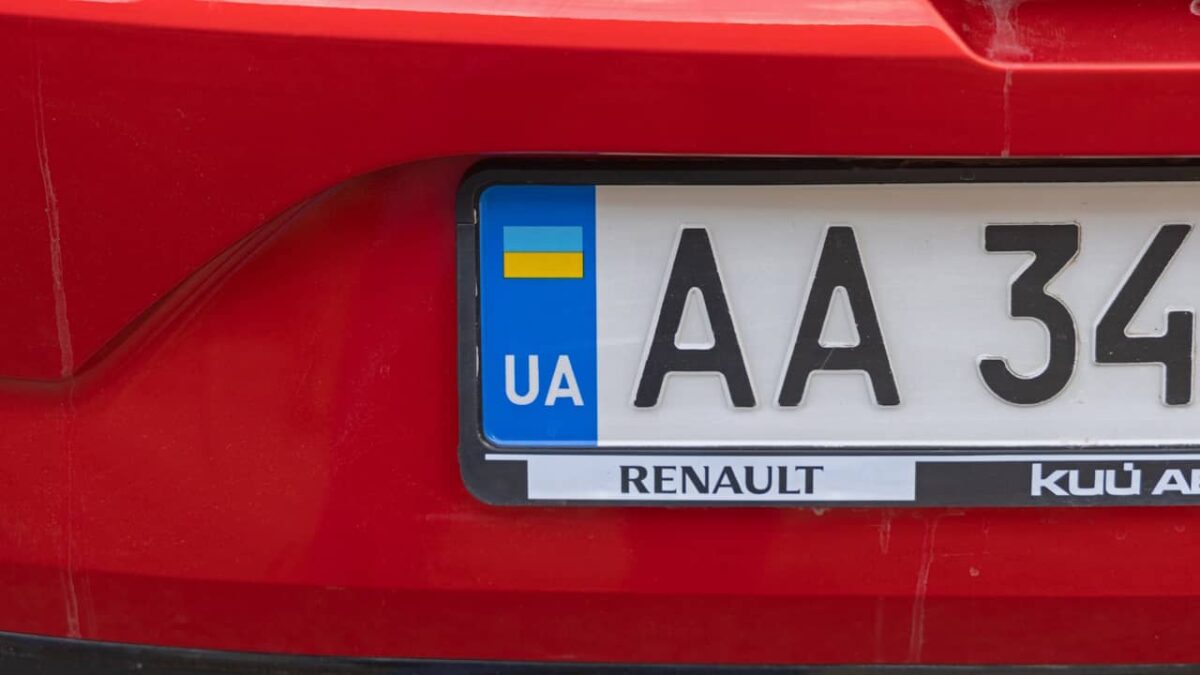 Plaques auto en France : normes, formats et erreurs à éviter